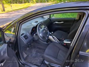 Melns Toyota Auris 2009 Tallina, ar dzinēja tilpumu 2.20 L un nobraukumu 260 tūkst. km par 2800 €, foto 10 vietnē AUTOMOTO.COM.LV