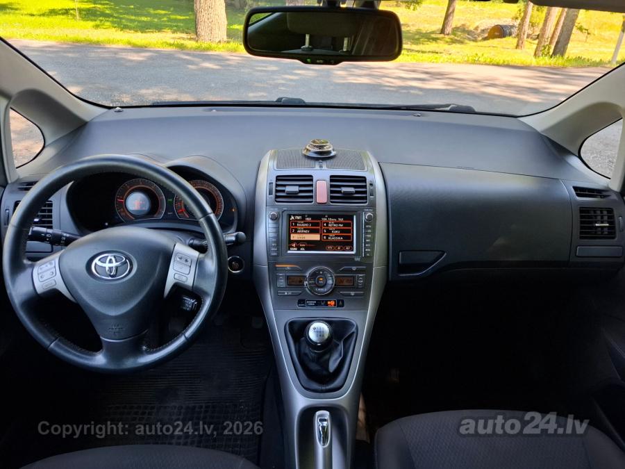 Melns Toyota Auris 2009 Tallina, ar dzinēja tilpumu 2.20 L un nobraukumu 260 tūkst. km par 2800 €, foto 11 vietnē AUTOMOTO.COM.LV