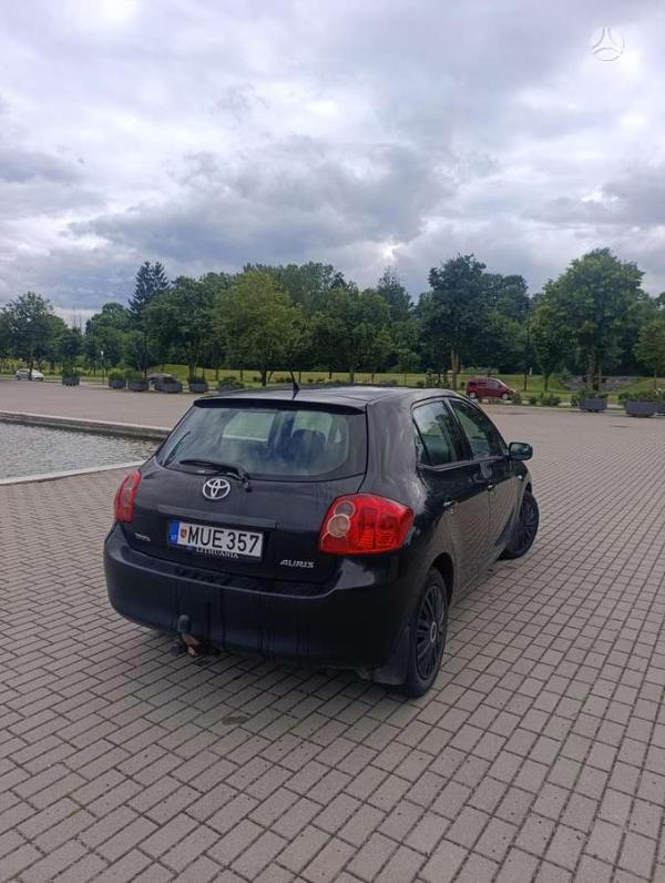 Black Toyota Auris 2009 in Alytus, with an engine capacity of 1.36 L and mileage of 353 thousand km for 1500 €, photo 5 on AUTOMOTO.COM.LV