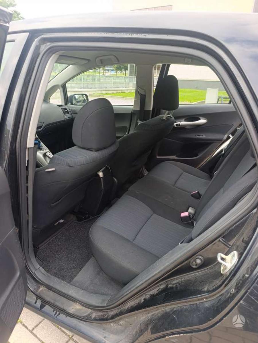 Melns Toyota Auris 2009 Alīta, ar dzinēja tilpumu 1.36 L un nobraukumu 353 tūkst. km par 1500 €, foto 8 vietnē AUTOMOTO.COM.LV