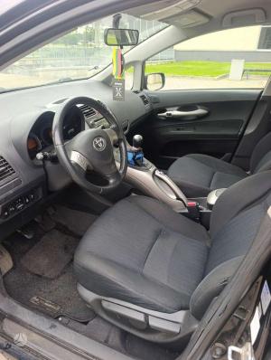 Melns Toyota Auris 2009 Alīta, ar dzinēja tilpumu 1.36 L un nobraukumu 353 tūkst. km par 1500 €, foto 10 vietnē AUTOMOTO.COM.LV