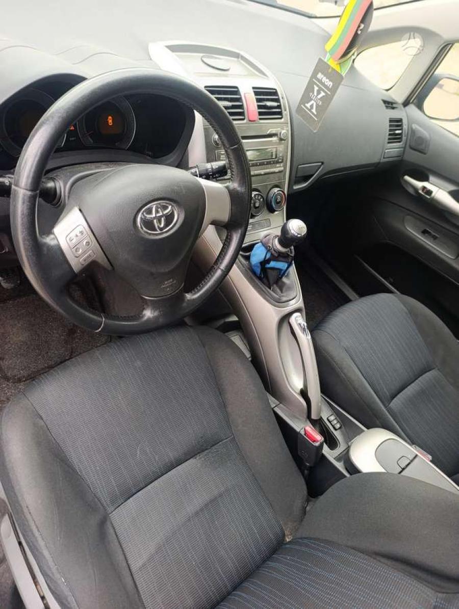 Melns Toyota Auris 2009 Alīta, ar dzinēja tilpumu 1.36 L un nobraukumu 353 tūkst. km par 1500 €, foto 11 vietnē AUTOMOTO.COM.LV