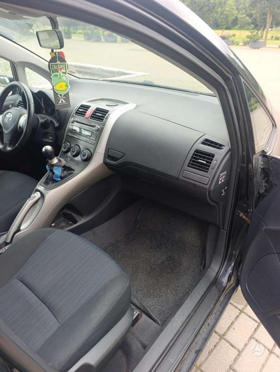 Melns Toyota Auris 2009 Alīta, ar dzinēja tilpumu 1.36 L un nobraukumu 353 tūkst. km par 1500 €, foto 14 vietnē AUTOMOTO.COM.LV
