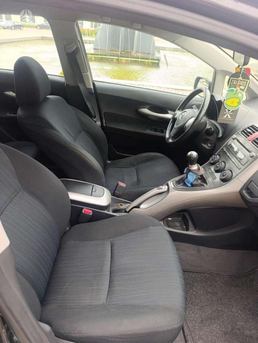 Melns Toyota Auris 2009 Alīta, ar dzinēja tilpumu 1.36 L un nobraukumu 353 tūkst. km par 1500 €, foto 15 vietnē AUTOMOTO.COM.LV