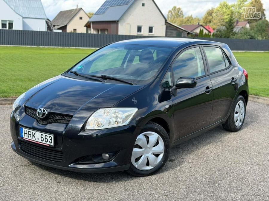 Black Toyota Auris 2009 in Kaunas, with an engine capacity of 2.00 L and mileage of 200 thousand km for 2600 €, photo 3 on AUTOMOTO.COM.LV