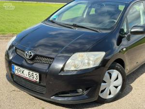 Black Toyota Auris 2009 in Kaunas, with an engine capacity of 2.00 L and mileage of 200 thousand km for 2600 €, photo 4 on AUTOMOTO.COM.LV