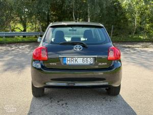 Black Toyota Auris 2009 in Kaunas, with an engine capacity of 2.00 L and mileage of 200 thousand km for 2600 €, photo 6 on AUTOMOTO.COM.LV