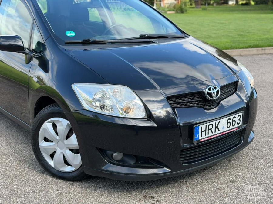 Black Toyota Auris 2009 in Kaunas, with an engine capacity of 2.00 L and mileage of 200 thousand km for 2600 €, photo 8 on AUTOMOTO.COM.LV