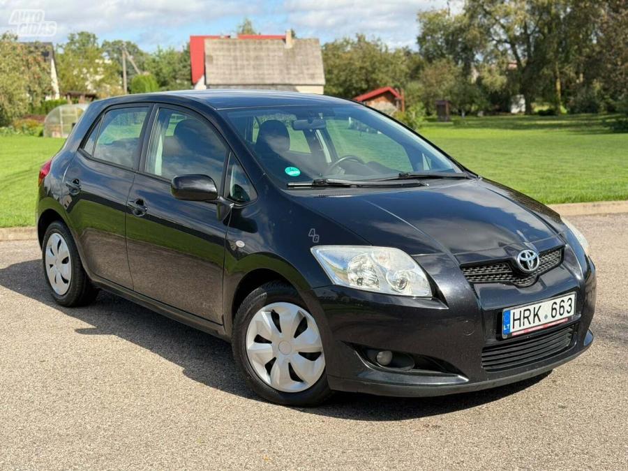 Black Toyota Auris 2009 in Kaunas, with an engine capacity of 2.00 L and mileage of 200 thousand km for 2600 €, photo 9 on AUTOMOTO.COM.LV