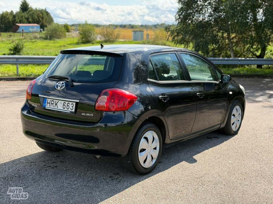 Black Toyota Auris 2009 in Kaunas, with an engine capacity of 2.00 L and mileage of 200 thousand km for 2600 €, photo 11 on AUTOMOTO.COM.LV