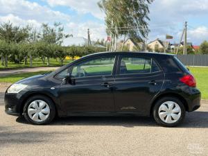 Black Toyota Auris 2009 in Kaunas, with an engine capacity of 2.00 L and mileage of 200 thousand km for 2600 €, photo 12 on AUTOMOTO.COM.LV