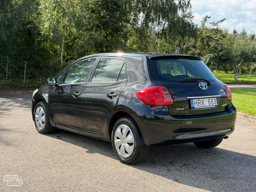 Black Toyota Auris 2009 in Kaunas, with an engine capacity of 2.00 L and mileage of 200 thousand km for 2600 €, photo 13 on AUTOMOTO.COM.LV