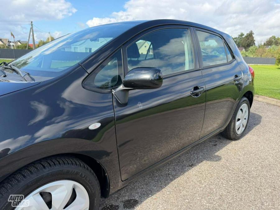 Black Toyota Auris 2009 in Kaunas, with an engine capacity of 2.00 L and mileage of 200 thousand km for 2600 €, photo 16 on AUTOMOTO.COM.LV