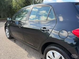 Black Toyota Auris 2009 in Kaunas, with an engine capacity of 2.00 L and mileage of 200 thousand km for 2600 €, photo 20 on AUTOMOTO.COM.LV