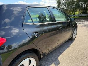 Black Toyota Auris 2009 in Kaunas, with an engine capacity of 2.00 L and mileage of 200 thousand km for 2600 €, photo 21 on AUTOMOTO.COM.LV