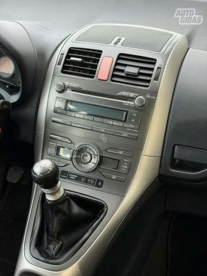 Black Toyota Auris 2009 in Kaunas, with an engine capacity of 2.00 L and mileage of 200 thousand km for 2600 €, photo 22 on AUTOMOTO.COM.LV
