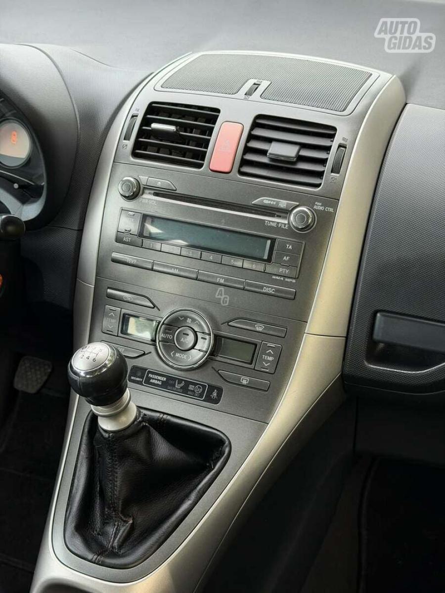 Black Toyota Auris 2009 in Kaunas, with an engine capacity of 2.00 L and mileage of 200 thousand km for 2600 €, photo 22 on AUTOMOTO.COM.LV