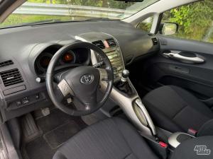 Black Toyota Auris 2009 in Kaunas, with an engine capacity of 2.00 L and mileage of 200 thousand km for 2600 €, photo 23 on AUTOMOTO.COM.LV