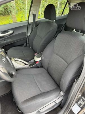 Black Toyota Auris 2009 in Kaunas, with an engine capacity of 2.00 L and mileage of 200 thousand km for 2600 €, photo 24 on AUTOMOTO.COM.LV