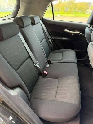 Black Toyota Auris 2009 in Kaunas, with an engine capacity of 2.00 L and mileage of 200 thousand km for 2600 €, photo 27 on AUTOMOTO.COM.LV