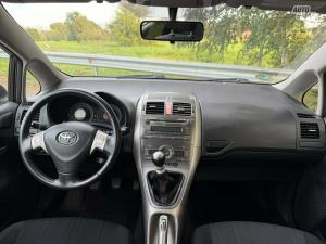 Black Toyota Auris 2009 in Kaunas, with an engine capacity of 2.00 L and mileage of 200 thousand km for 2600 €, photo 29 on AUTOMOTO.COM.LV