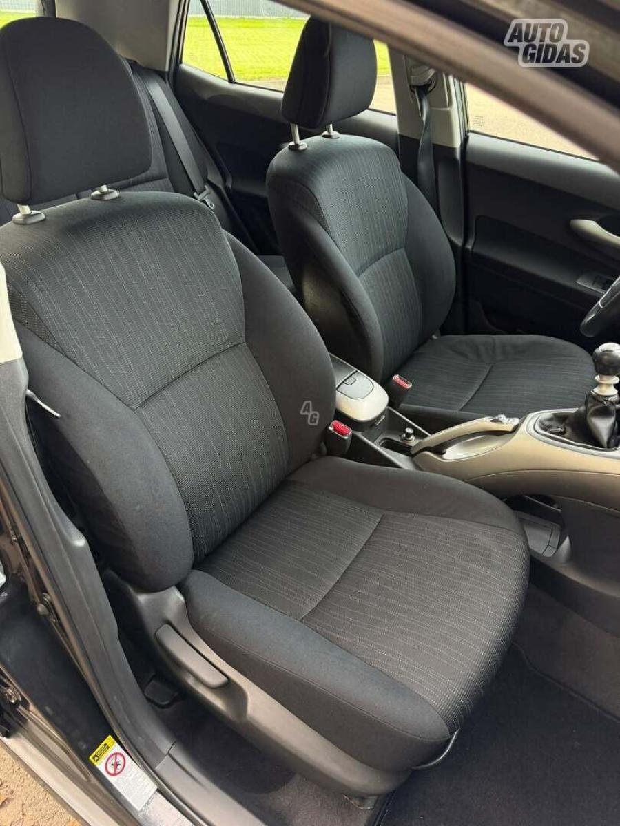 Black Toyota Auris 2009 in Kaunas, with an engine capacity of 2.00 L and mileage of 200 thousand km for 2600 €, photo 30 on AUTOMOTO.COM.LV