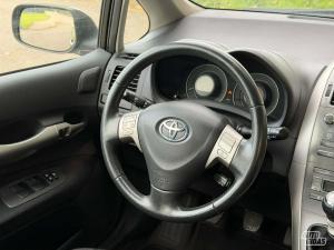 Black Toyota Auris 2009 in Kaunas, with an engine capacity of 2.00 L and mileage of 200 thousand km for 2600 €, photo 31 on AUTOMOTO.COM.LV