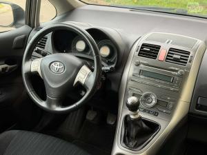 Black Toyota Auris 2009 in Kaunas, with an engine capacity of 2.00 L and mileage of 200 thousand km for 2600 €, photo 34 on AUTOMOTO.COM.LV