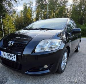 Melns Toyota Auris 2009 Ogre, ar dzinēja tilpumu 2.00 L un nobraukumu 308 tūkst. km par 2400 €, foto  vietnē AUTOMOTO.COM.LV