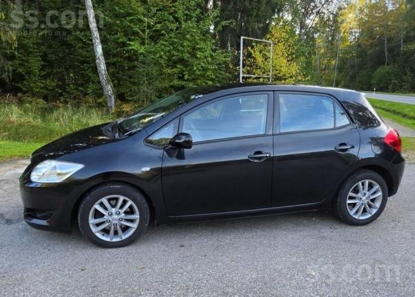 Toyota Auris 2009 in Ogre on AUTOMOTO.COM.LV Black Toyota Auris 2009 in Ogre, with an engine capacity of 2.00 L and mileage of 308 thousand km for 2400 €, photo 4 on AUTOMOTO.COM.LV