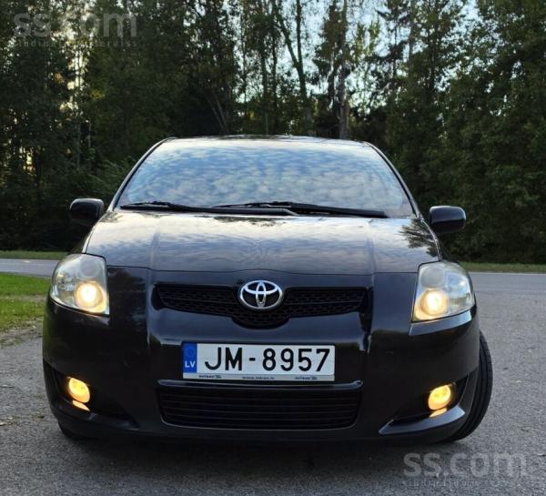 Toyota Auris 2009 in Ogre on AUTOMOTO.COM.LV Black Toyota Auris 2009 in Ogre, with an engine capacity of 2.00 L and mileage of 308 thousand km for 2400 €, photo 7 on AUTOMOTO.COM.LV