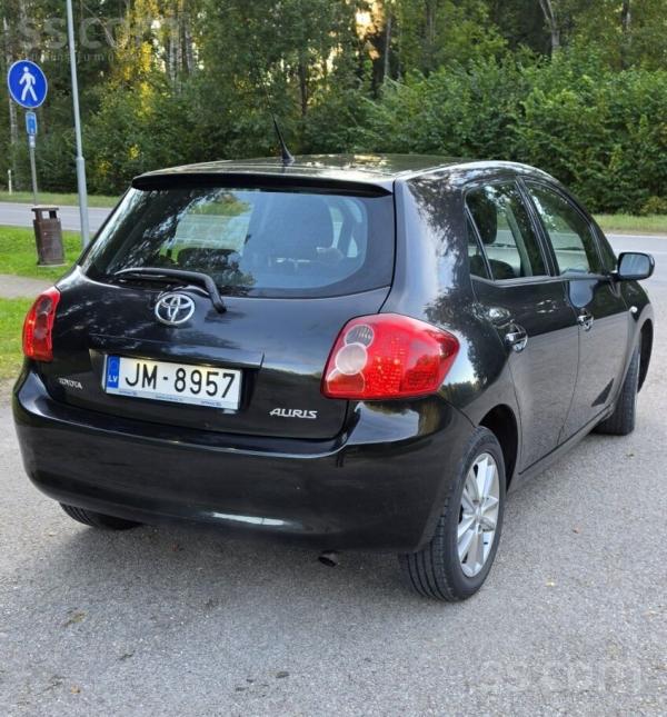 Toyota Auris 2009 in Ogre on AUTOMOTO.COM.LV Black Toyota Auris 2009 in Ogre, with an engine capacity of 2.00 L and mileage of 308 thousand km for 2400 €, photo 9 on AUTOMOTO.COM.LV