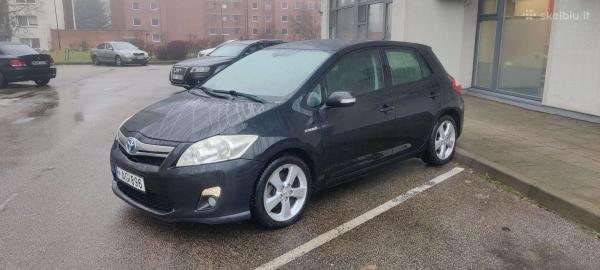 Melns Toyota Auris 2010 Viļņa, ar dzinēja tilpumu 1.80 L un nobraukumu 273 tūkst. km par 4799 €, foto 3 vietnē AUTOMOTO.COM.LV