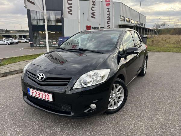 Black Toyota Auris 2010 in Vilnius, with an engine capacity of 1.60 L and mileage of 218 thousand km for 5750 €, photo 1 on AUTOMOTO.COM.LV