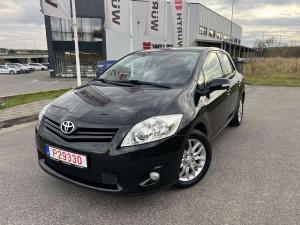 Melns Toyota Auris 2010 Viļņa, ar dzinēja tilpumu 1.60 L un nobraukumu 218 tūkst. km par 5750 €, foto  vietnē AUTOMOTO.COM.LV