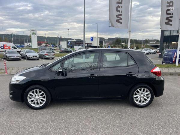 Black Toyota Auris 2010 in Vilnius, with an engine capacity of 1.60 L and mileage of 218 thousand km for 5750 €, photo 8 on AUTOMOTO.COM.LV