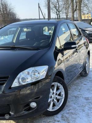 Black Toyota Auris 2010 in Raseiniai, with an engine capacity of 2.00 L and mileage of 260 thousand km for 3250 €, photo 22 on AUTOMOTO.COM.LV