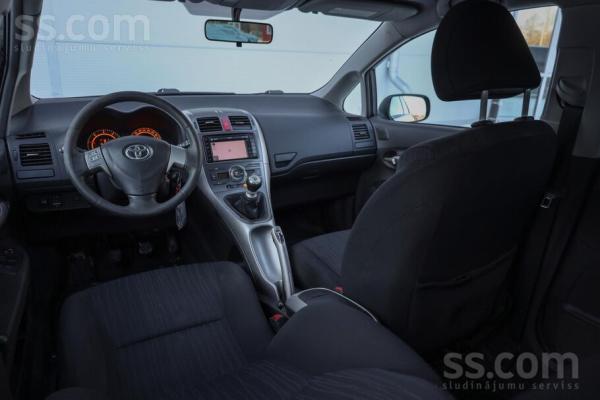 Melns Toyota Auris 2010 Rīga, ar dzinēja tilpumu 1.40 L un nobraukumu 0 tūkst. km par 2495 €, foto 9 vietnē AUTOMOTO.COM.LV