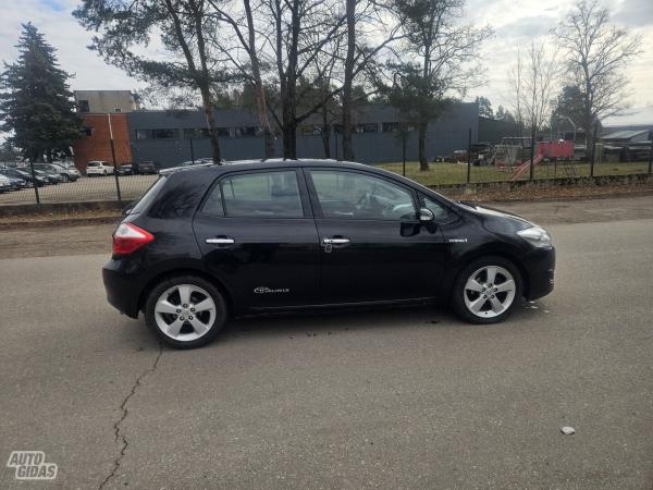 Black Toyota Auris 2010 in Jonava, with an engine capacity of 1.80 L and mileage of 269 thousand km for 4900 €, photo 5 on AUTOMOTO.COM.LV