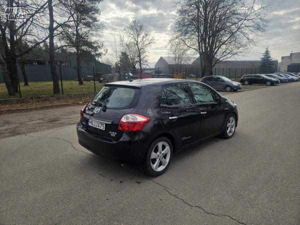 Black Toyota Auris 2010 in Jonava, with an engine capacity of 1.80 L and mileage of 269 thousand km for 4900 €, photo 7 on AUTOMOTO.COM.LV