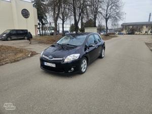 Melns Toyota Auris 2010 Jonava, ar dzinēja tilpumu 1.80 L un nobraukumu 270 tūkst. km par 4800 €, foto  vietnē AUTOMOTO.COM.LV