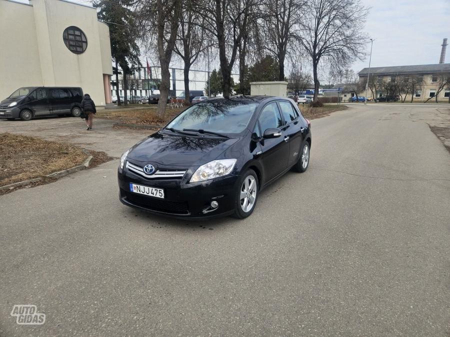 Black Toyota Auris 2010 in Jonava, with an engine capacity of 1.80 L and mileage of 270 thousand km for 4800 €, photo 1 on AUTOMOTO.COM.LV