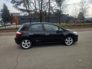 Black Toyota Auris 2010 in Jonava, with an engine capacity of 1.80 L and mileage of 270 thousand km for 4800 €, photo 9 on AUTOMOTO.COM.LV