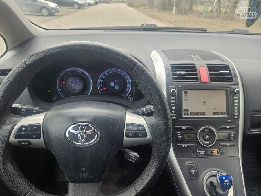 Black Toyota Auris 2010 in Jonava, with an engine capacity of 1.80 L and mileage of 270 thousand km for 4800 €, photo 10 on AUTOMOTO.COM.LV