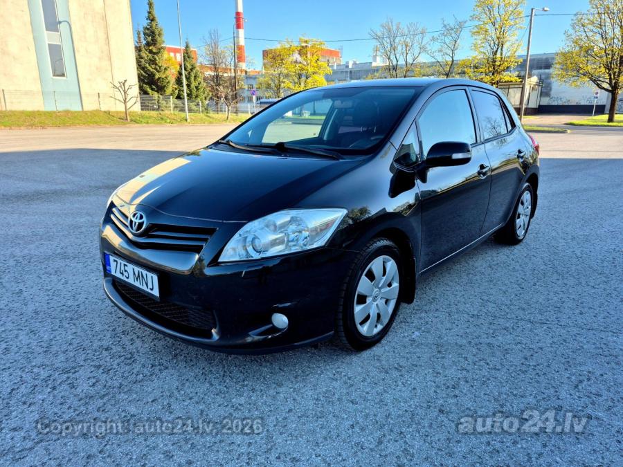 Black Toyota Auris 2010 in Tallinn, with an engine capacity of 1.60 L and mileage of 215 thousand km for 4890 €, photo 1 on AUTOMOTO.COM.LV