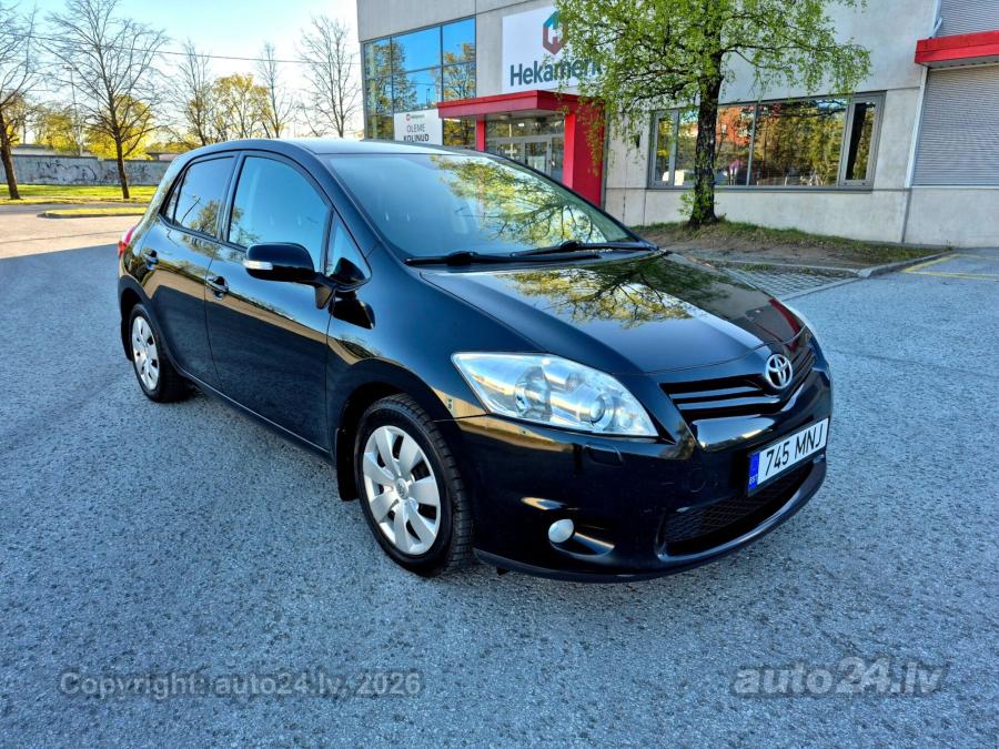 Black Toyota Auris 2010 in Tallinn, with an engine capacity of 1.60 L and mileage of 215 thousand km for 4890 €, photo 3 on AUTOMOTO.COM.LV