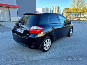 Black Toyota Auris 2010 in Tallinn, with an engine capacity of 1.60 L and mileage of 215 thousand km for 4890 €, photo 4 on AUTOMOTO.COM.LV