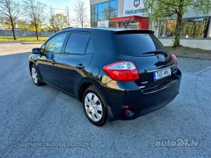 Black Toyota Auris 2010 in Tallinn, with an engine capacity of 1.60 L and mileage of 215 thousand km for 4890 €, photo 5 on AUTOMOTO.COM.LV