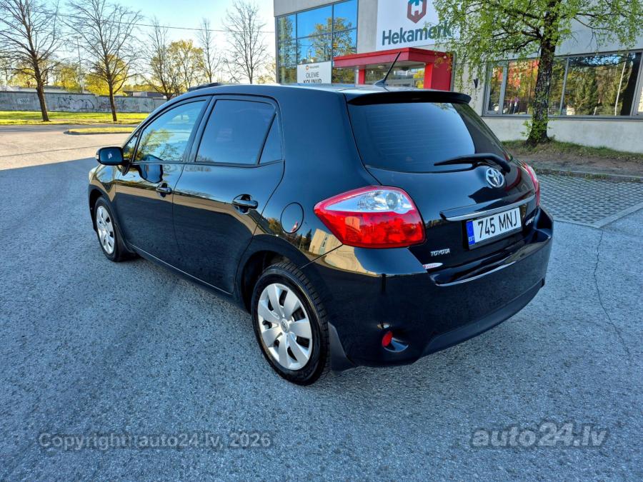 Black Toyota Auris 2010 in Tallinn, with an engine capacity of 1.60 L and mileage of 215 thousand km for 4890 €, photo 5 on AUTOMOTO.COM.LV