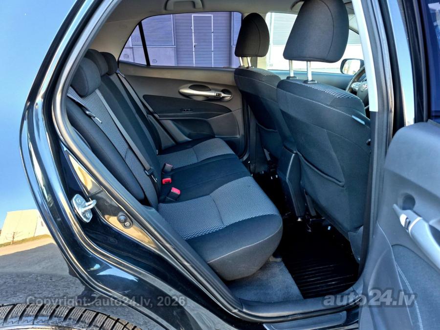 Black Toyota Auris 2010 in Tallinn, with an engine capacity of 1.60 L and mileage of 215 thousand km for 4890 €, photo 7 on AUTOMOTO.COM.LV
